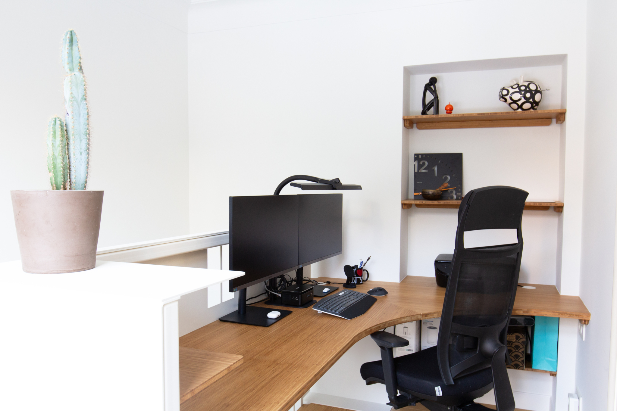 Why choose a custom corner desk?